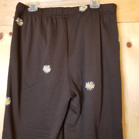 Angel Kiss | Pants & Jumpsuits | Angel Kiss Embroidered Daisy Print ...